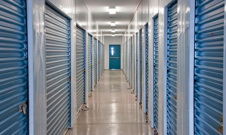 Indoor vs. Outdoor Storage Facilities丨Value Store It